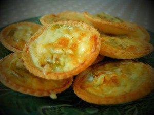 Roasted Green Tomato and Cheddar Bread Tarts | Fromage Homage